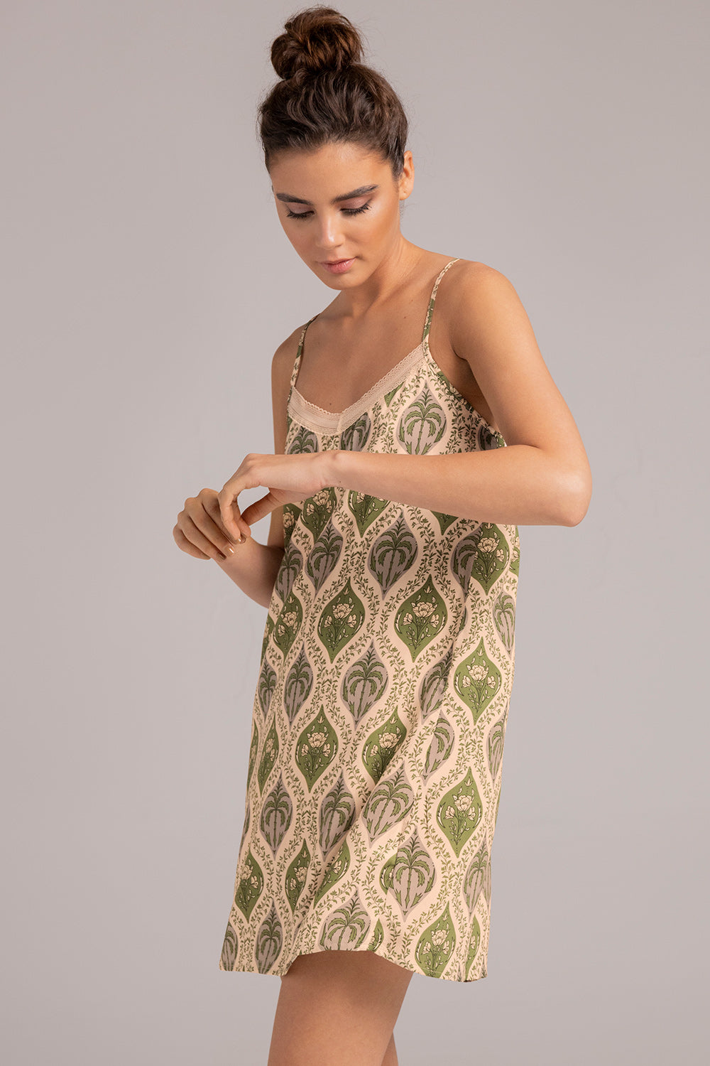 Batola corta de tiras con encaje – Touché Colombia